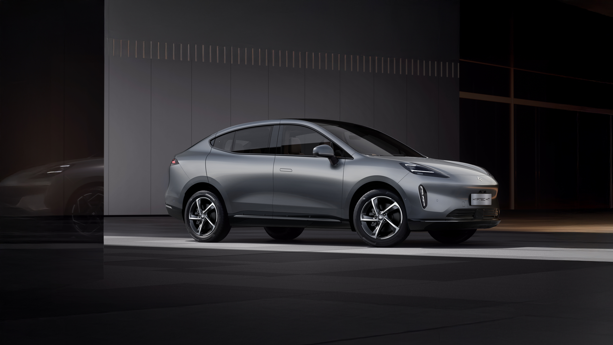 AION HT - רכב פנאי שטח חשמלי יוקרתי | AION By GAC